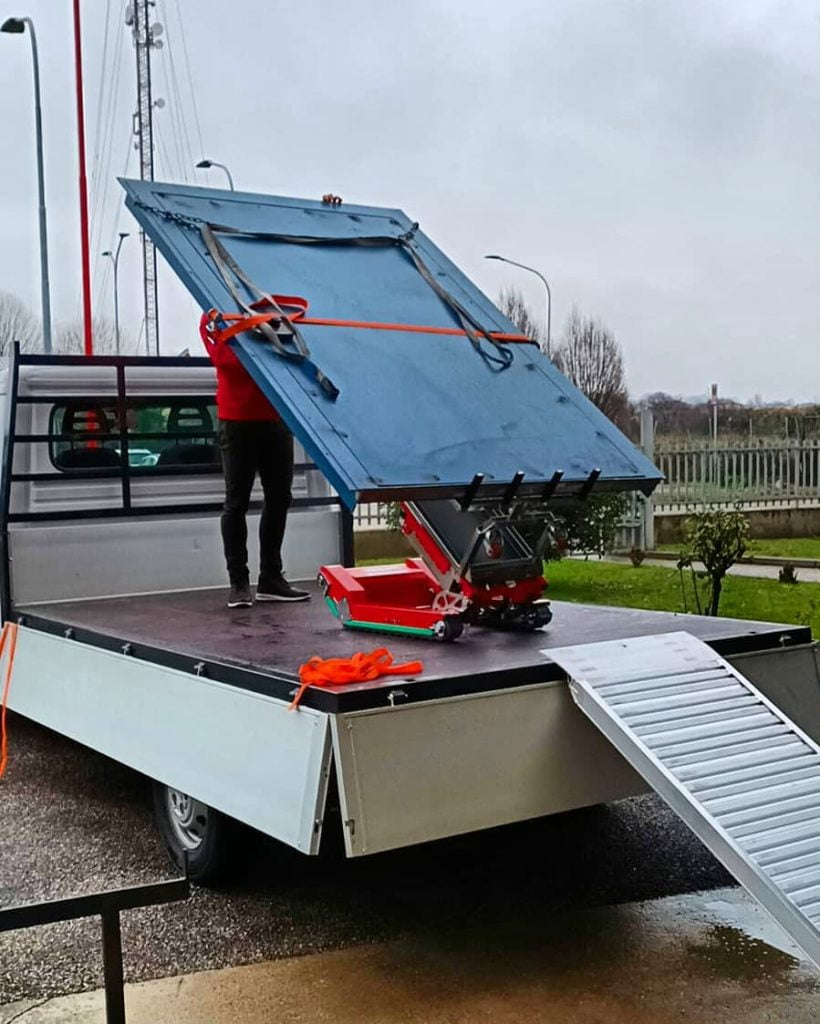 Transporting doors and windows to the floor with the Skipper tracked ...